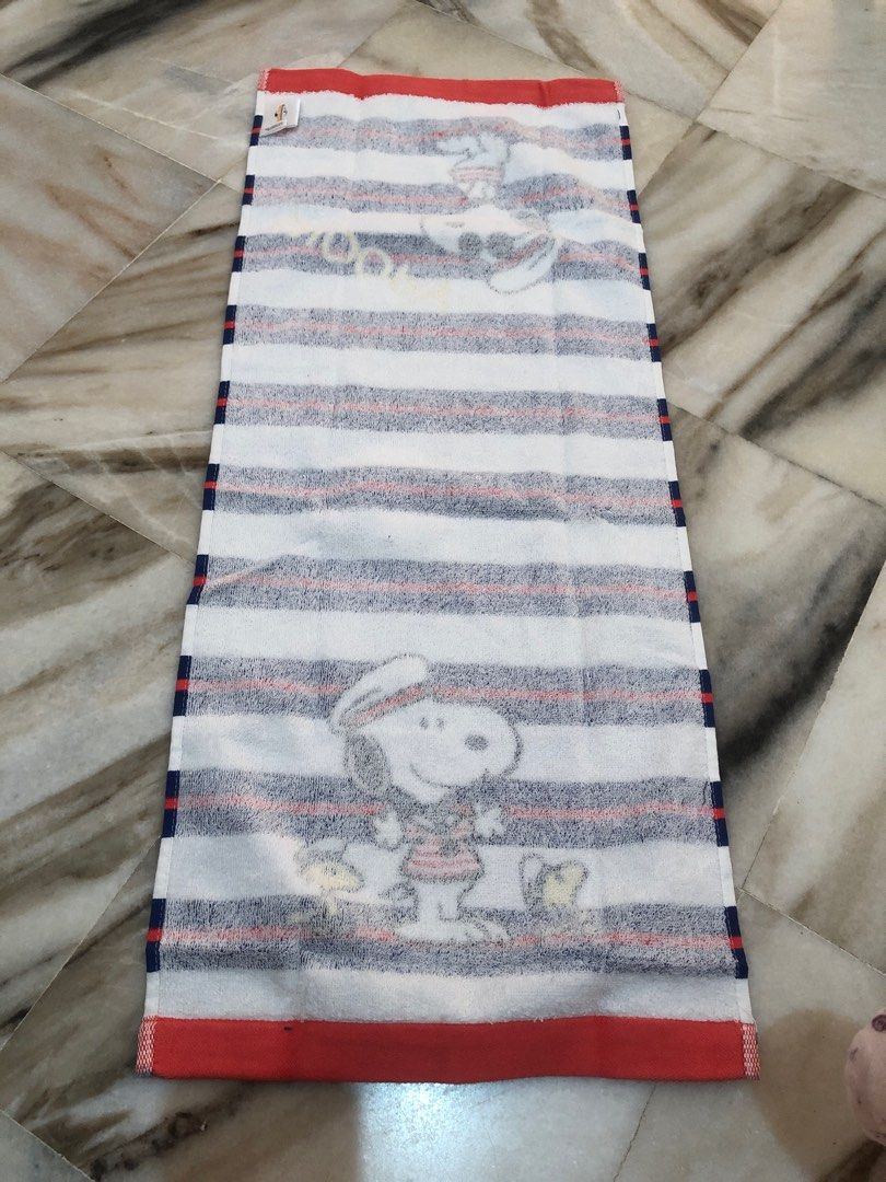 Peanuts Face Towel, Furniture & Home Living, Bedding & Towels on Carousell