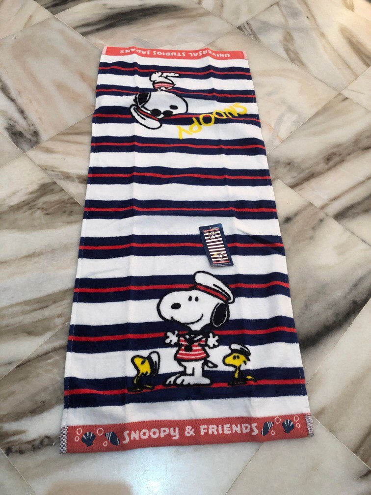 Peanuts Face Towel, Furniture & Home Living, Bedding & Towels on Carousell