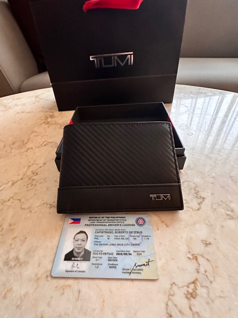 Tumi Carbon Fiber Wallet, Men's Fashion, Bags, Belt bags, Clutches and ...