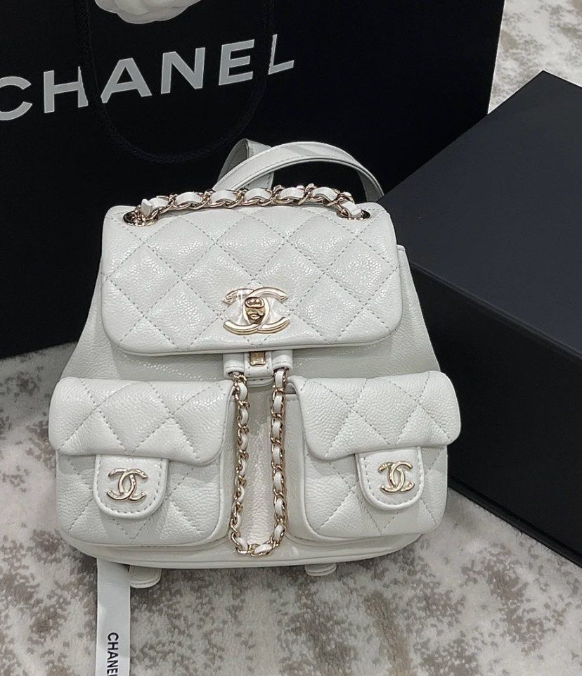 CHANEL 24A Duma White Cream Backpack Bag 金扣 萎格紋 鏈條 壓花 小牛皮 雙肩包 小號 女款 白色 ...