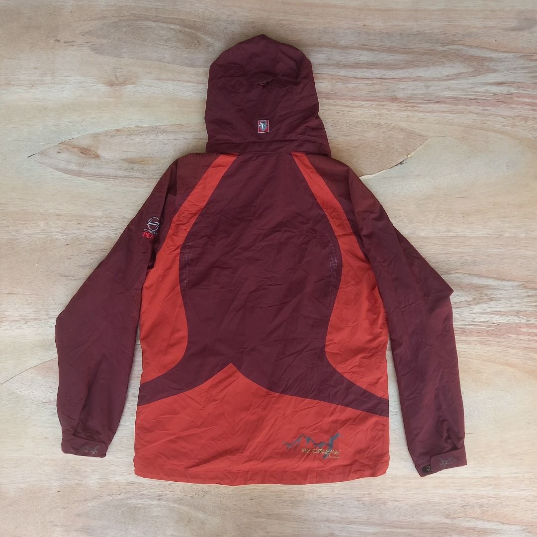 jaket outdoor gunung pria Blackyak gorpcore warna maroon size 95 / M ...
