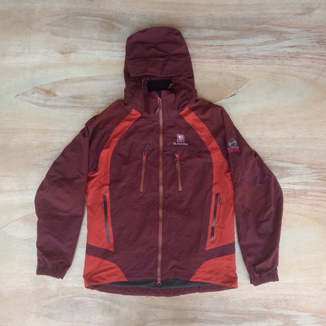 jaket outdoor gunung pria Blackyak gorpcore warna maroon size 95 / M ...