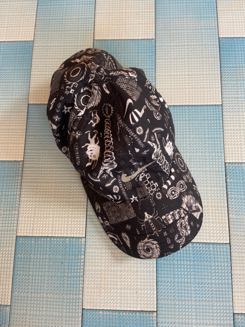 Nike featherlight reflective cap, Men's Fashion, Watches & Accessories ...