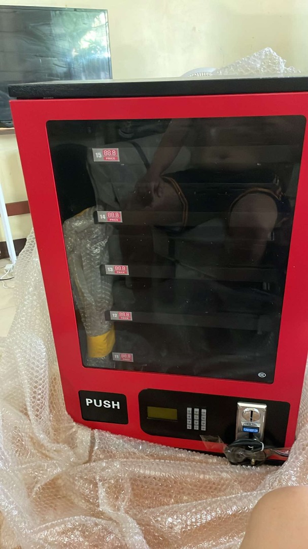 Vending Machine 5 Layer ON-HAND AND BRAND NEW, Commercial & Industrial ...