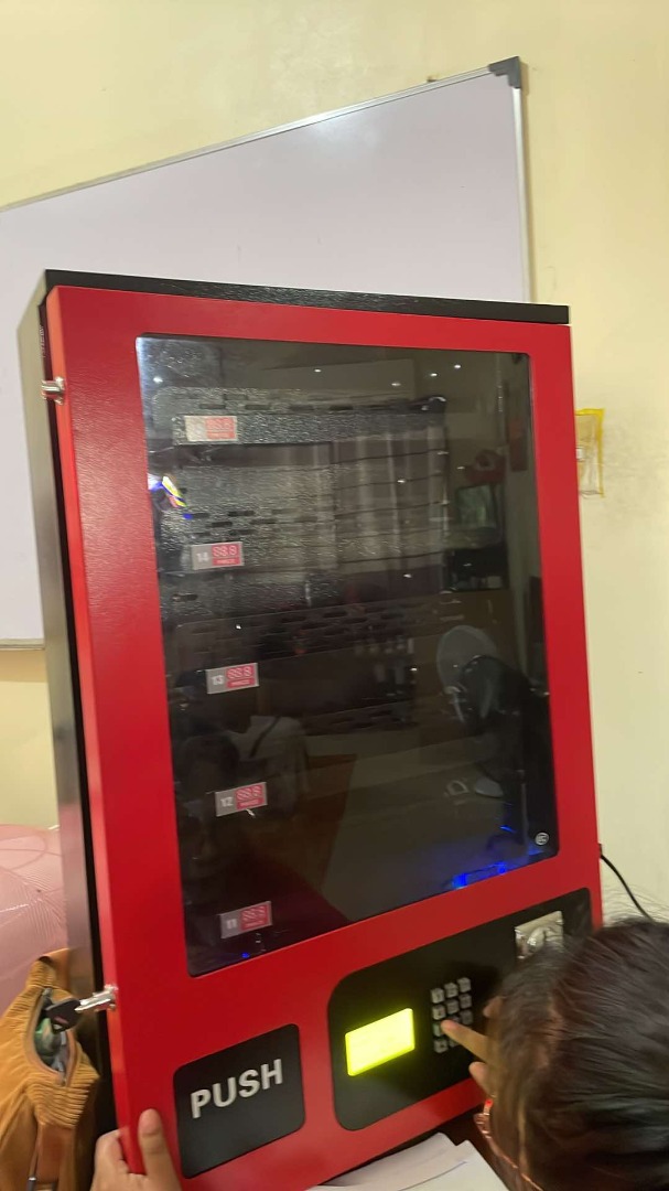 Vending Machine 5 Layer ON-HAND AND BRAND NEW, Commercial & Industrial ...