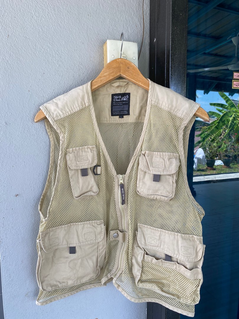 vest mancing, Men's Fashion, Coats, Jackets and Outerwear on Carousell