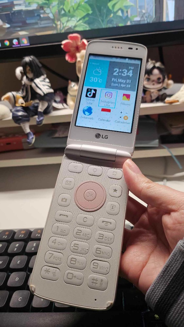 Y2K LG Ice Cream Smart Touchscreen Flip Phone, Mobile Phones & Gadgets ...