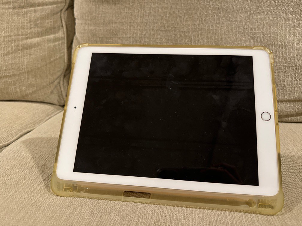 Apple Ipad 6th Gen model A1893 32gb, Mobile Phones & Gadgets, Tablets ...