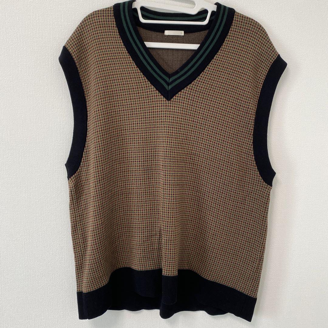GU/Uniqlo Knitted Vest, Men's Fashion, Tops & Sets, Vests on Carousell