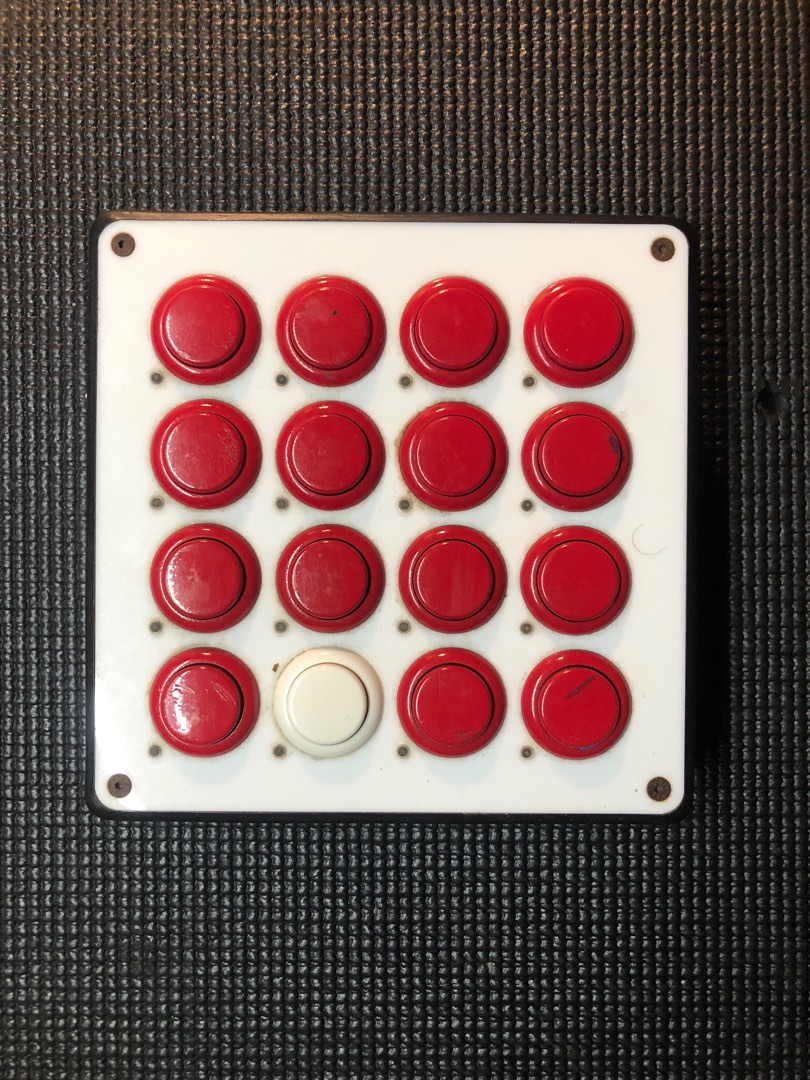 Midi Fighter Classic, Hobbies & Toys, Music & Media, Musical ...