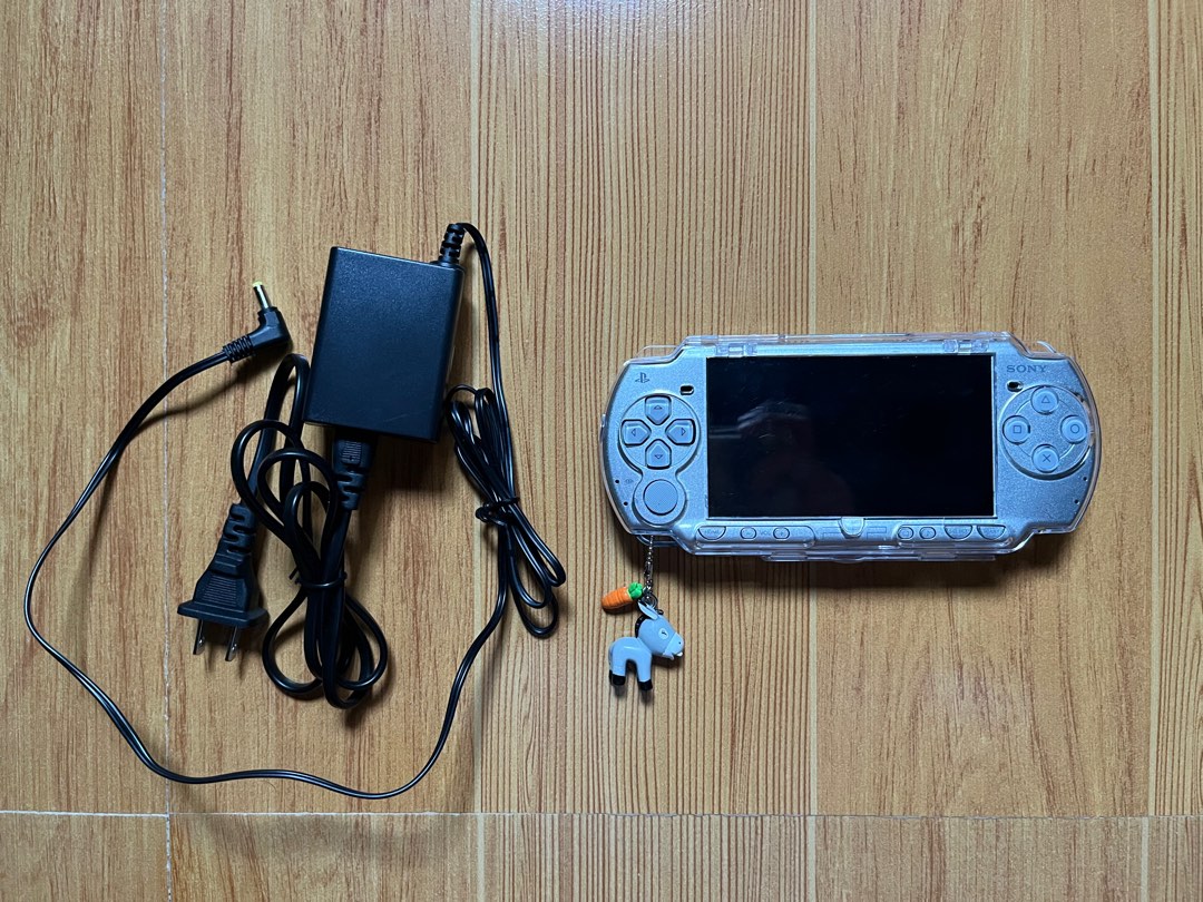 PSP slim 2000 sliver, Video Gaming, Video Games, PlayStation on Carousell