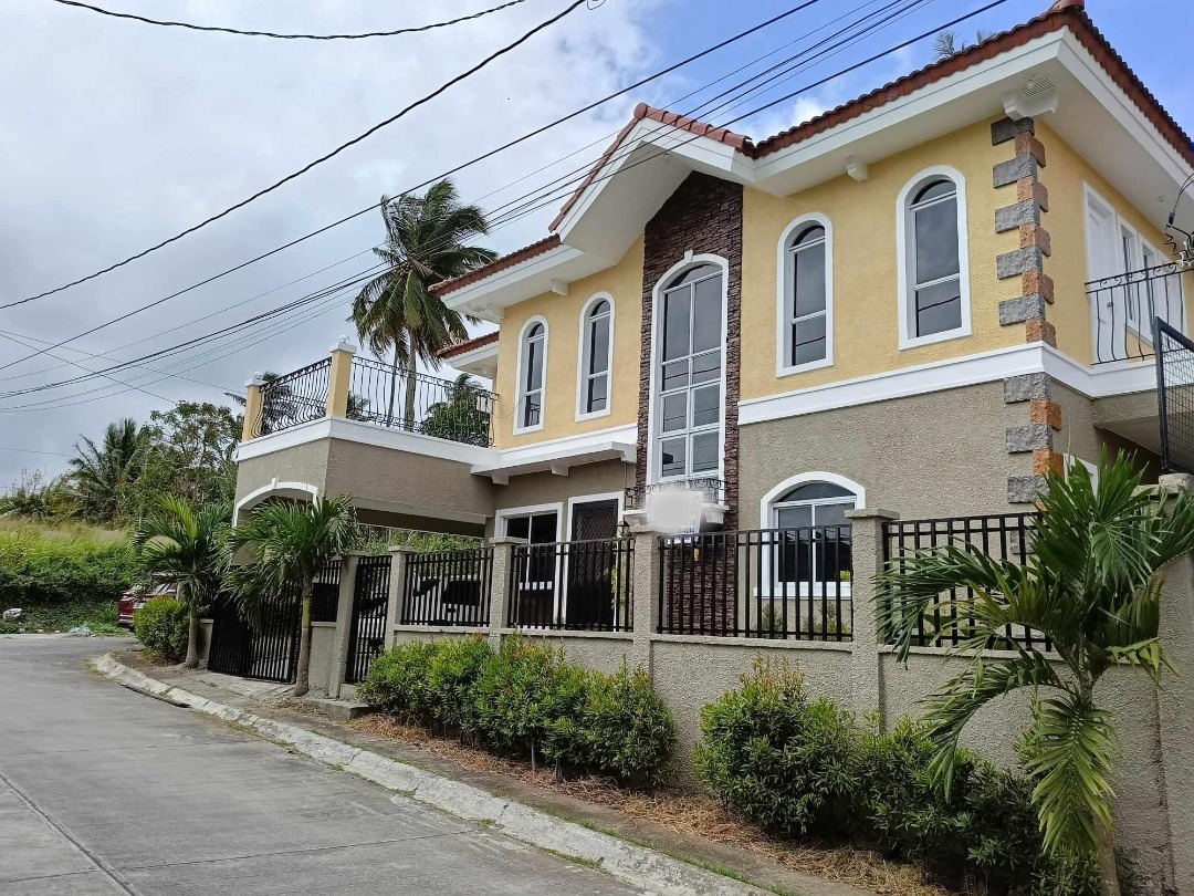Tagaytay-Sta. Rosa Road House and lot near Tagaytay and Sta. Rosa P13 ...