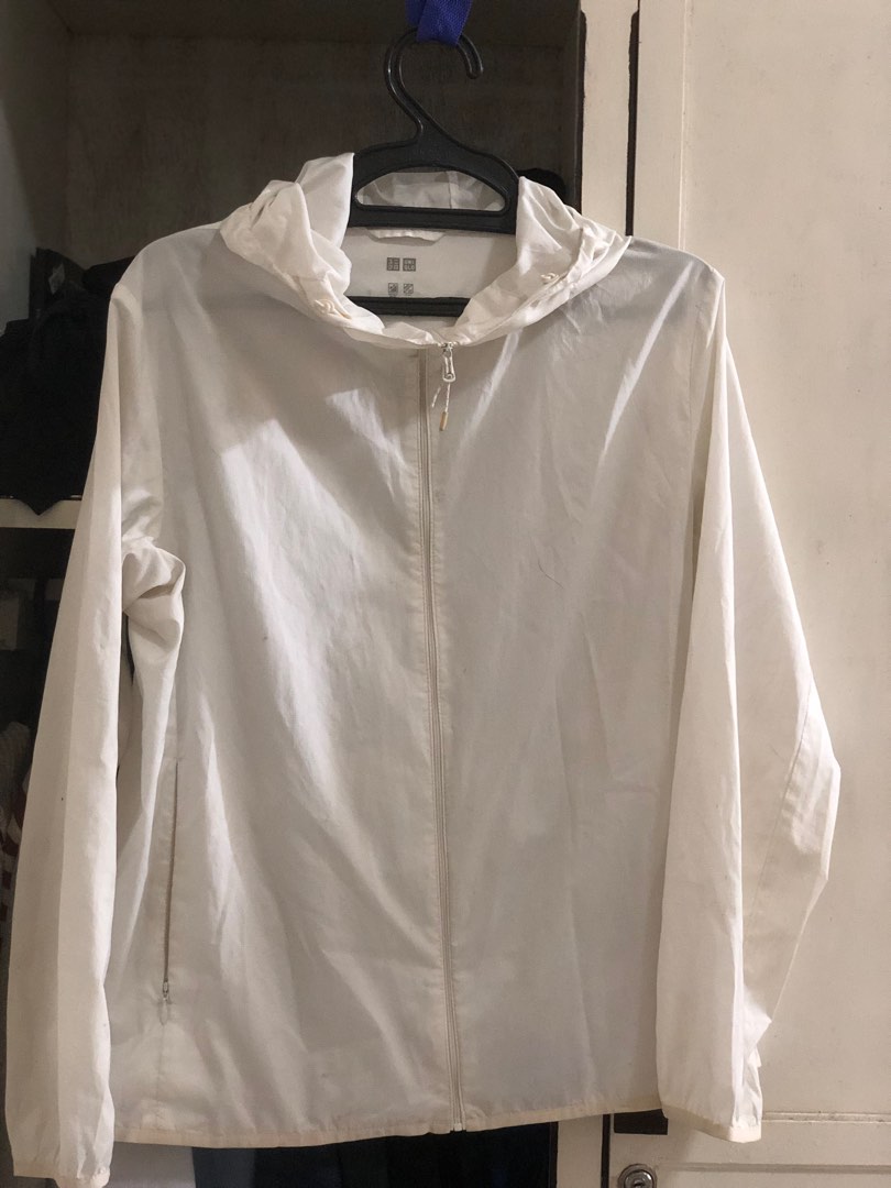 Uniqlo white pocketable jacket parka waterproof, Men's Fashion ...