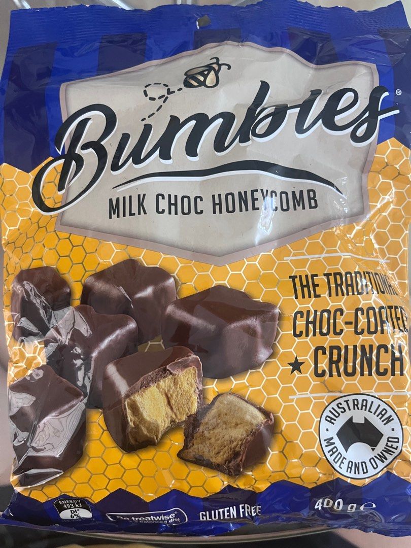 澳洲 bumbles milk chocolate, 嘢食 & 嘢飲, 本地食物 - Carousell