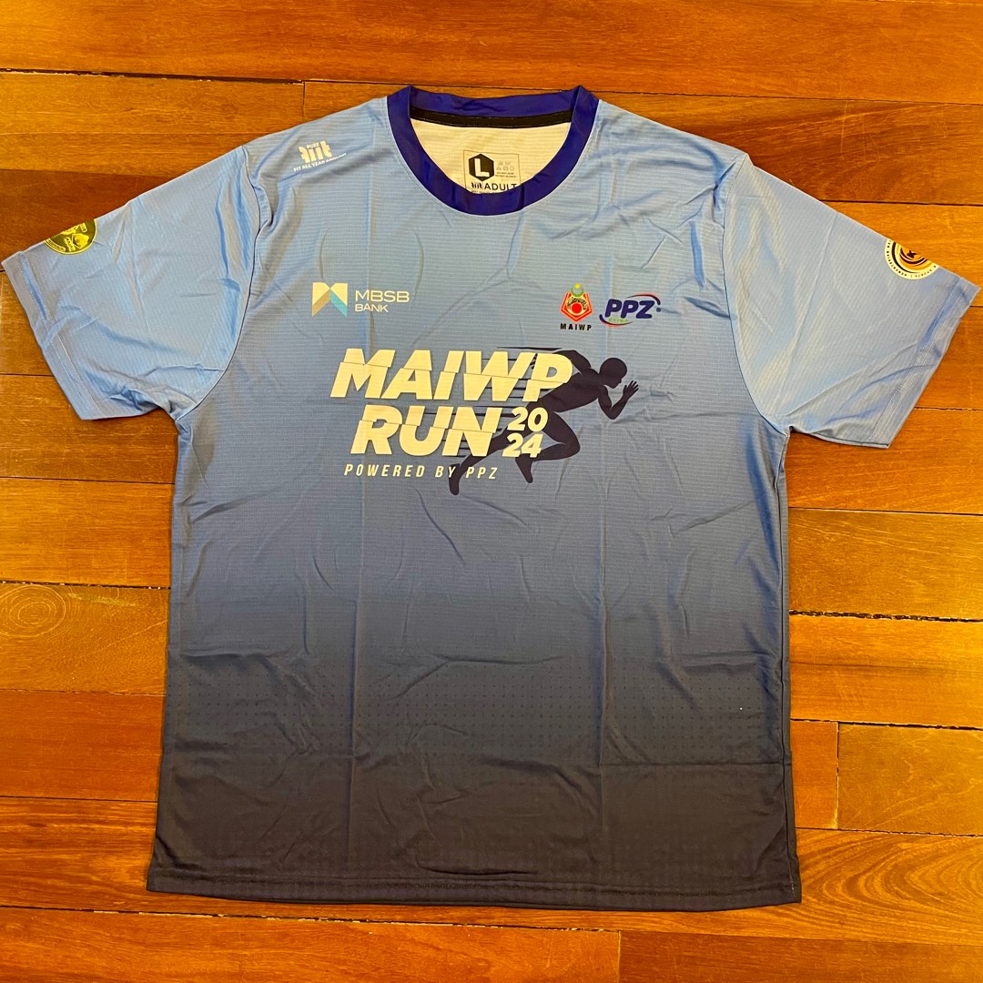 BAJU RUNNING, Sports Equipment, Hiking & Camping on Carousell