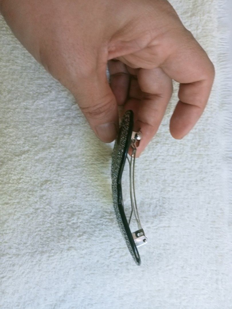 CORNER STONE HAIR CLIP, Women's Fashion, Watches & Accessories, Hair ...