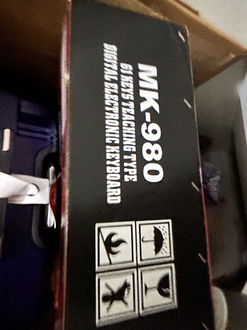 Electronic keyboard MK-980 ( 61 keys), Hobbies & Toys, Music & Media ...