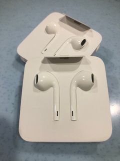 OFFERR ‼️Apple EarPod (USB-C/Lightning), Audio, Earphones on Carousell