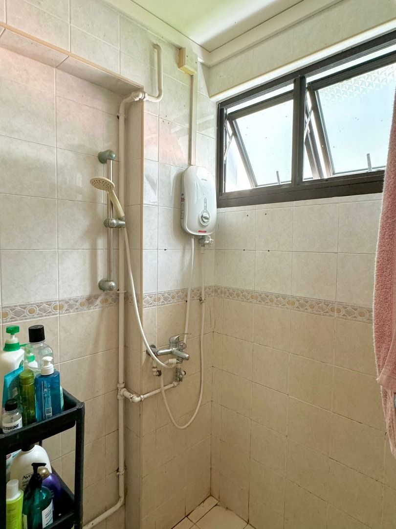 Master Room @MountBatten MRT for short term or long term, Property ...