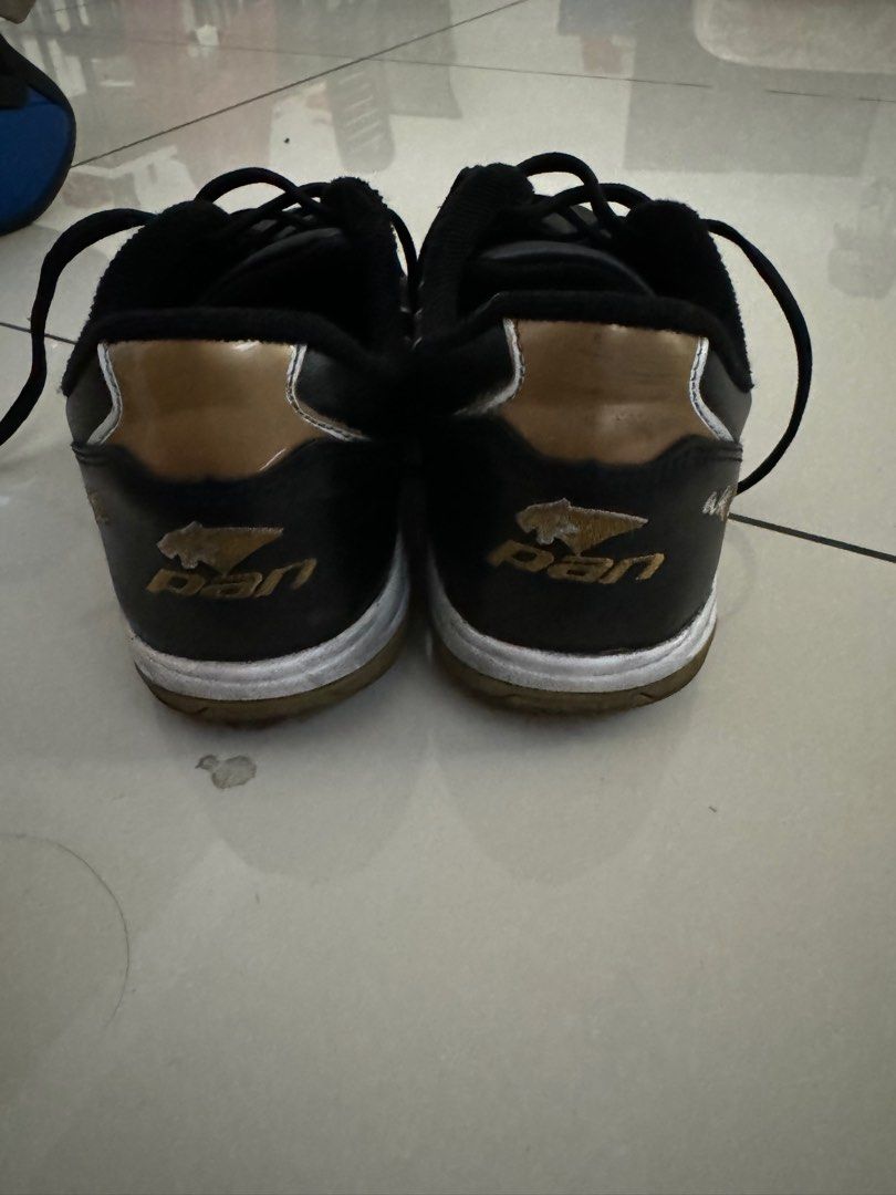 Pan Wave 2 futsal shoe, Men's Fashion, Footwear, Boots on Carousell
