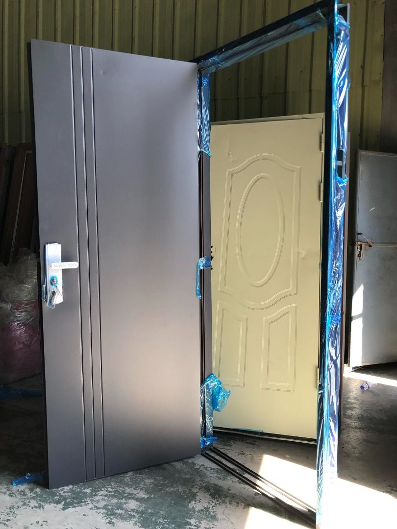STEEL DOOR W/DOOR JAMB, HANDLE & LOCKSET, Furniture & Home Living ...