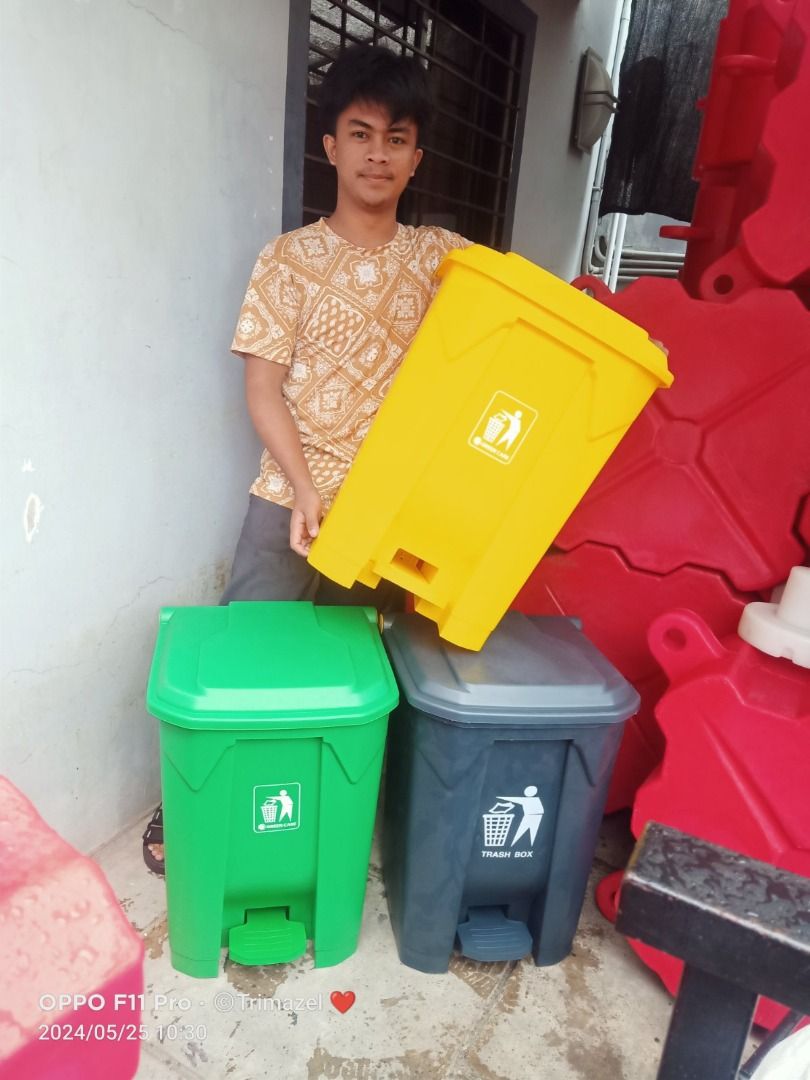 STEP ON TRASH BIN, Furniture & Home Living, Cleaning & Homecare ...