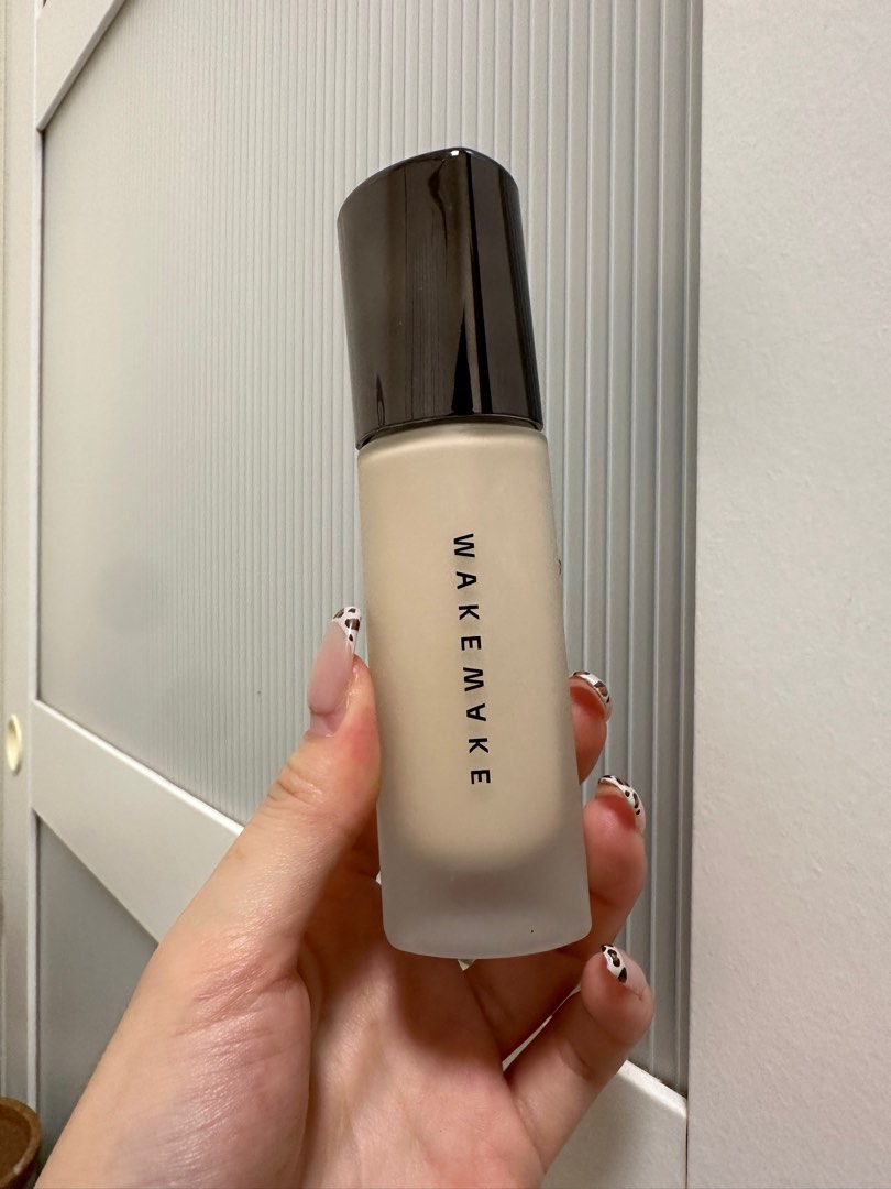 Wake make 粉底液 #19, 香水、美妝、保養, 臉部彩妝、保養與清潔, 化妝品在旋轉拍賣
