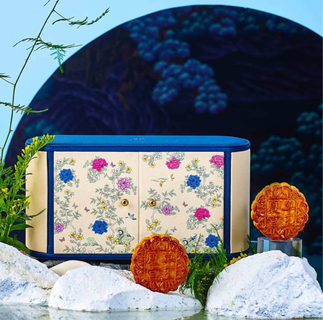 Conrad Singapore Orchard White Lotus Paste Mooncake with Single Yolk ...