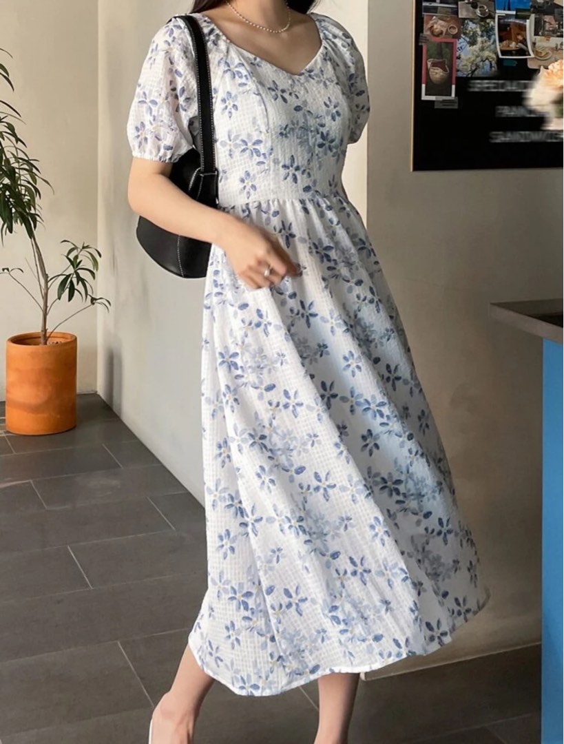 DAZY white and blue floral dress, Women's Fashion, Muslimah Fashion ...