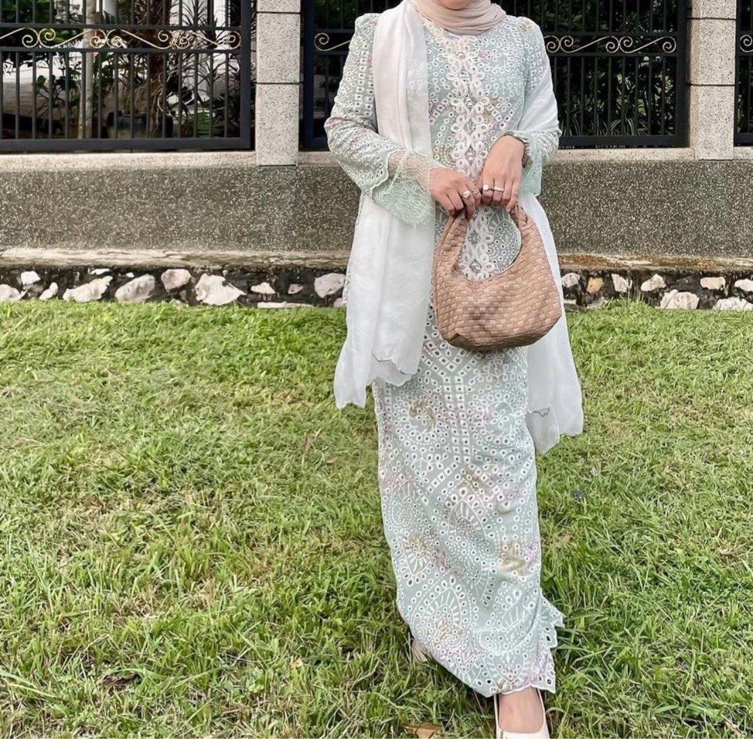 FOR RENT zalia embroidery kebaya sage green incl shawl. Convocation ...
