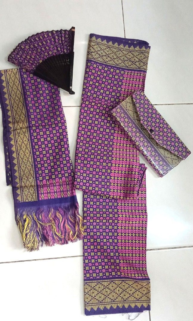 Set songket + selendang + dompet+kipas, Fesyen Wanita, Pakaian Wanita, Lainnya di Carousell