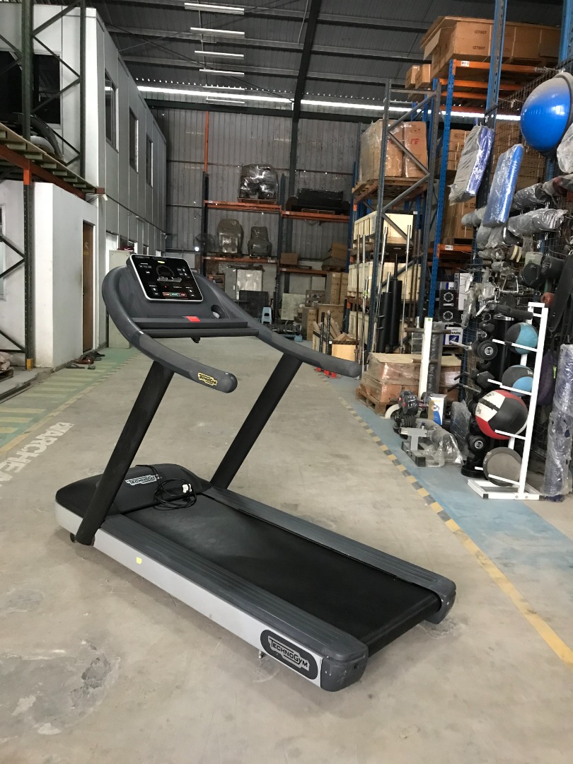 Technogym Jog Forma 500 Treadmill Gym Equipment Exercise, Sports ...