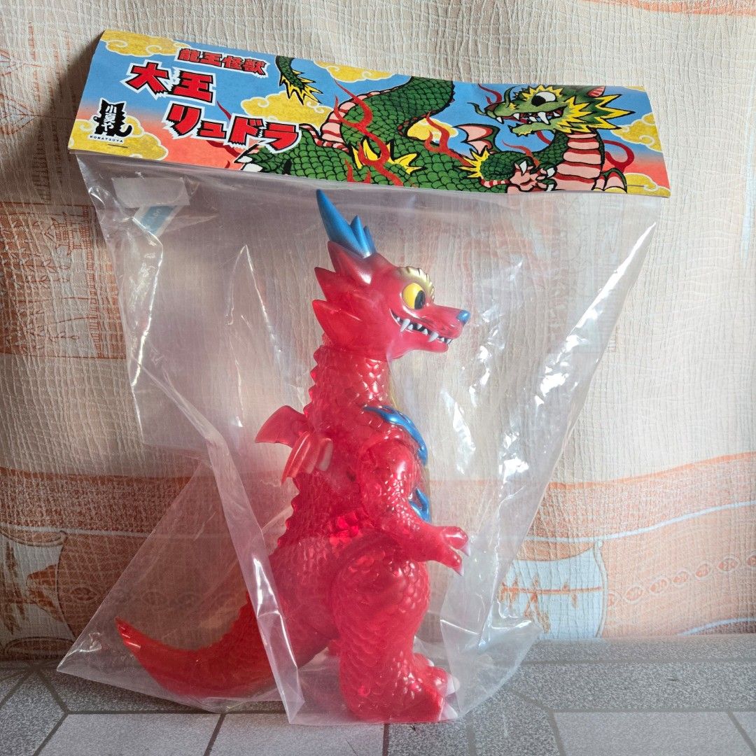 小夏屋 小夏貓 大王龍 紅透明色 sofubi sofvi 搪膠, 興趣及遊戲, 玩具 & 遊戲類 - Carousell