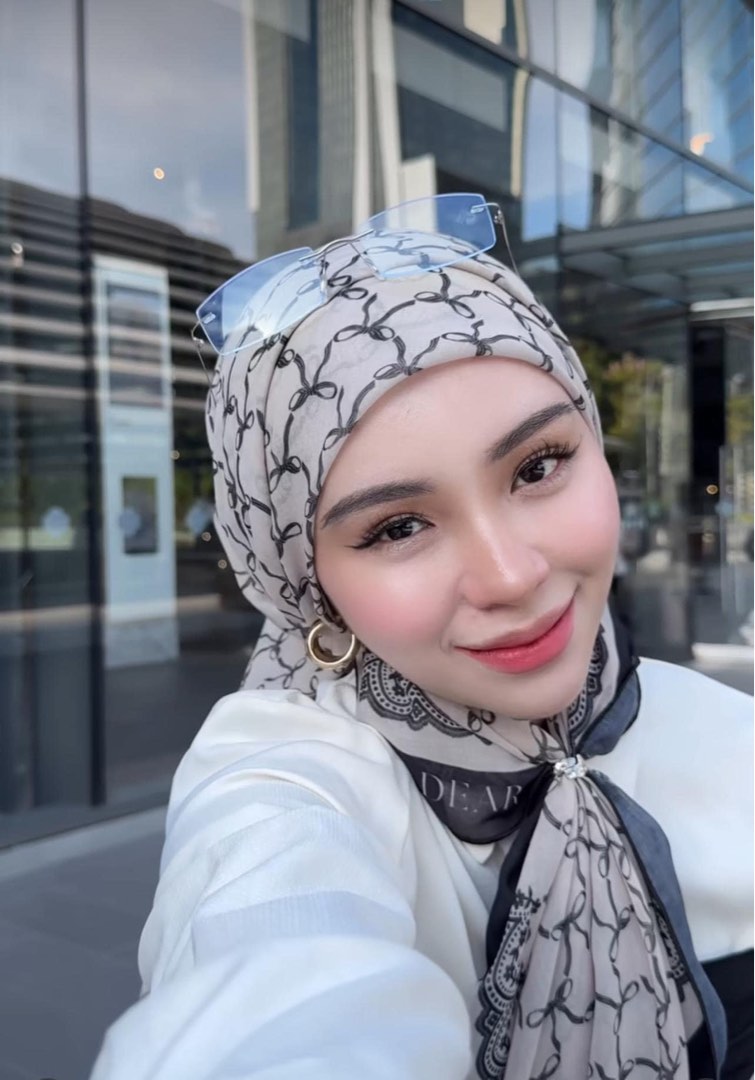 DEARA MARIPOSA 2.0, Women's Fashion, Muslimah Fashion, Hijabs on Carousell