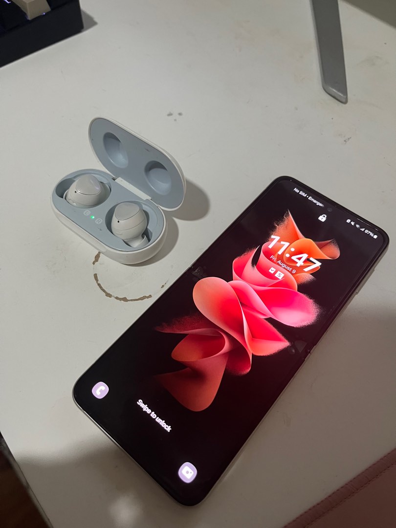Galaxy Z Flip 3 with Galaxy Buds, Mobile Phones & Gadgets, Mobile ...