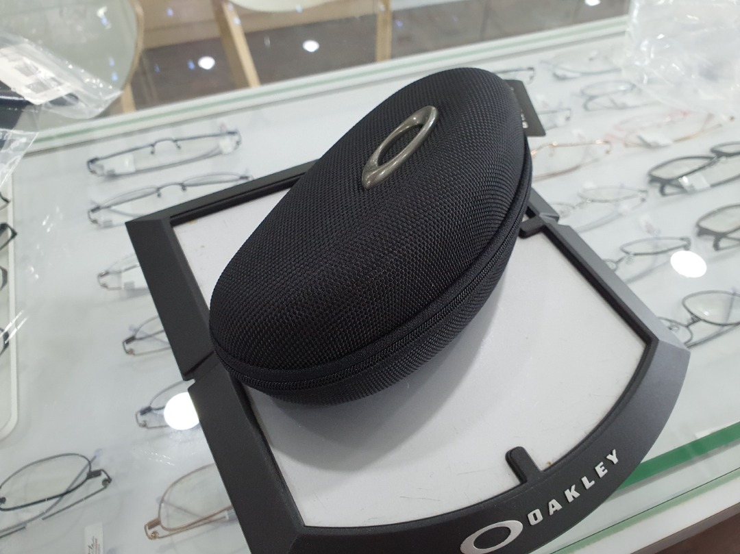 ORIGINAL Oakley Sport Soft Vault Black, Sports Equipment, Other Sports ...