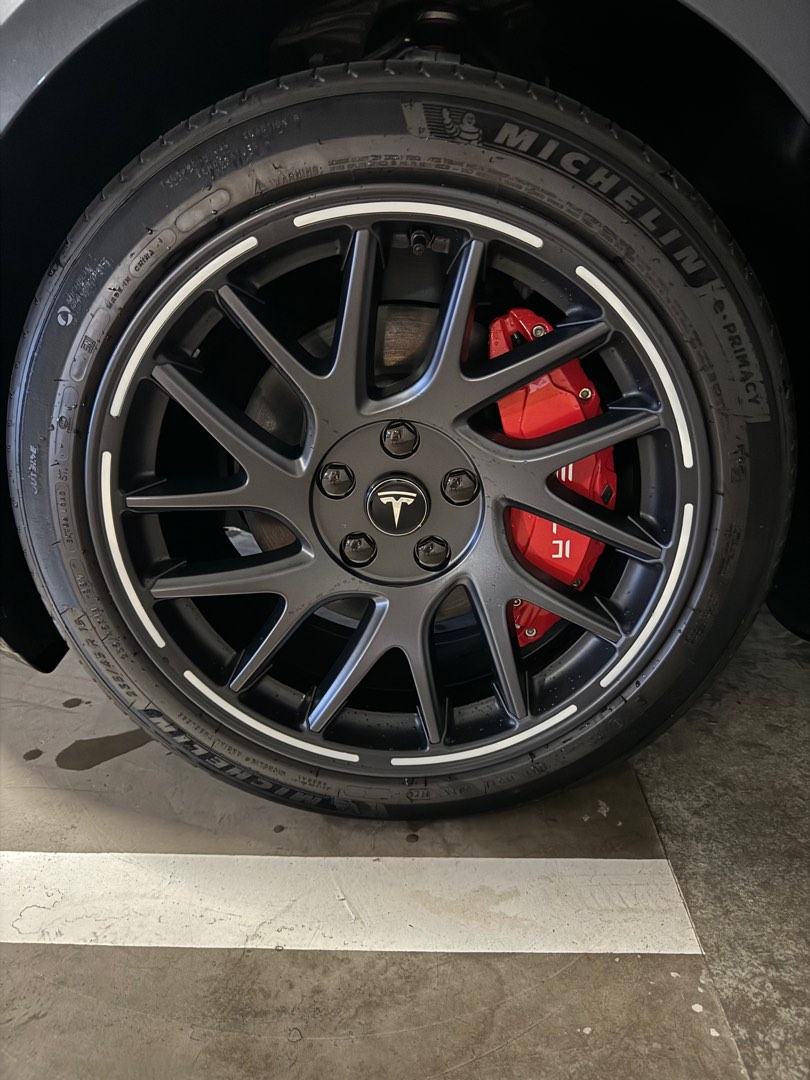 Tesla 18” Photon Wheels with Aero Wheel Cover attachment, Car ...