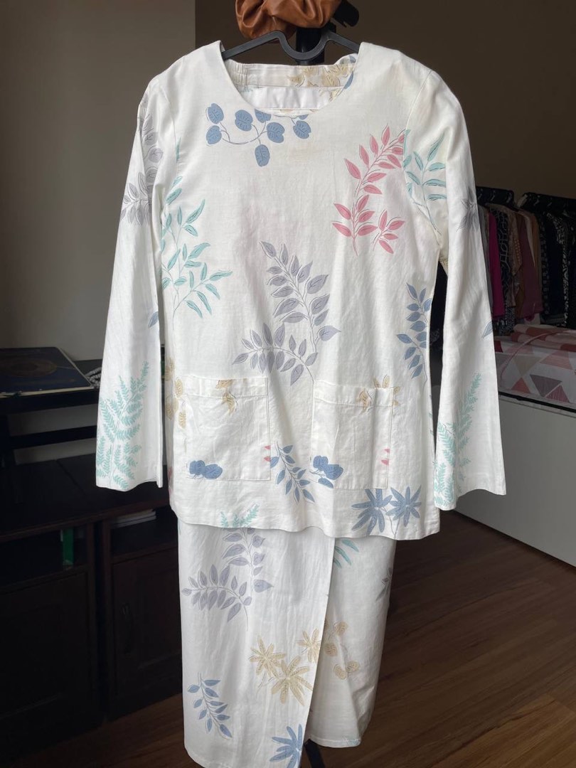 Baju Kurung Moden Sireh Pinang, Women's Fashion, Muslimah Fashion, Baju ...