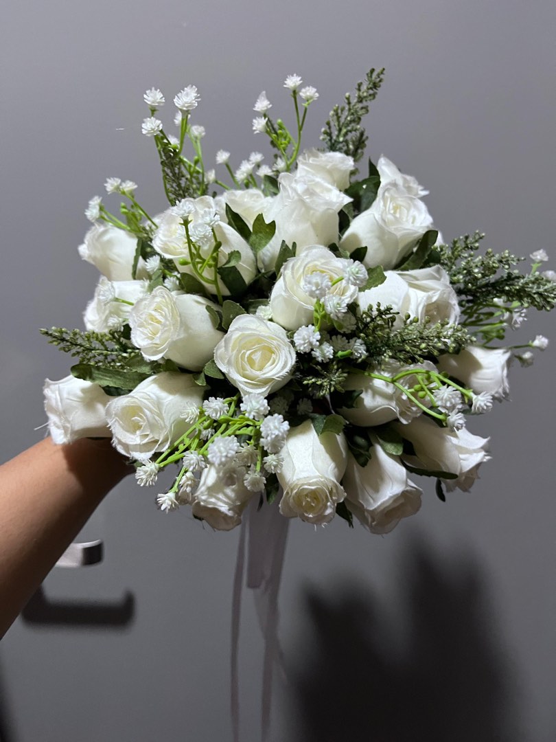 Bunga tangan - wedding bouquet, Hobbies & Toys, Stationery & Craft ...