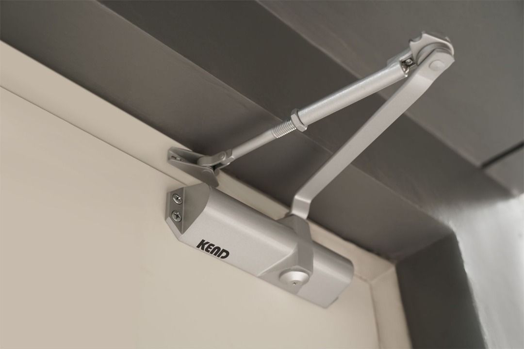 DOOR CLOSER INSTALL l sistem kawalan kelajuan pintu kayu, Furniture ...