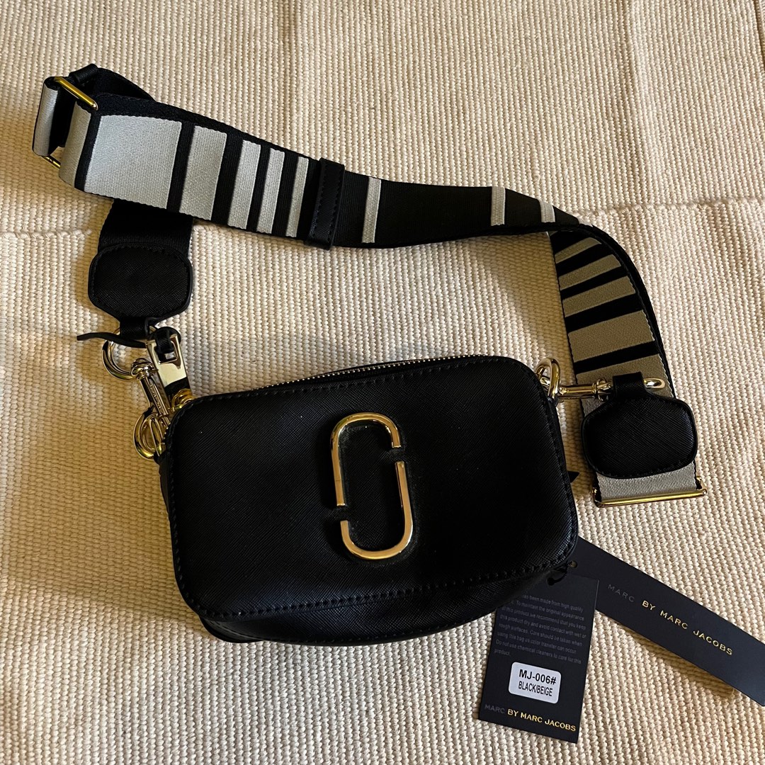 Marc Jacobs Snapshot Purse, Luxury, Bags & Wallets on Carousell
