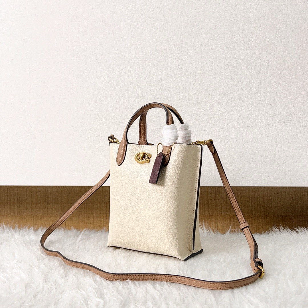 Original coach Willow mini white totes, Luxury, Bags & Wallets on Carousell