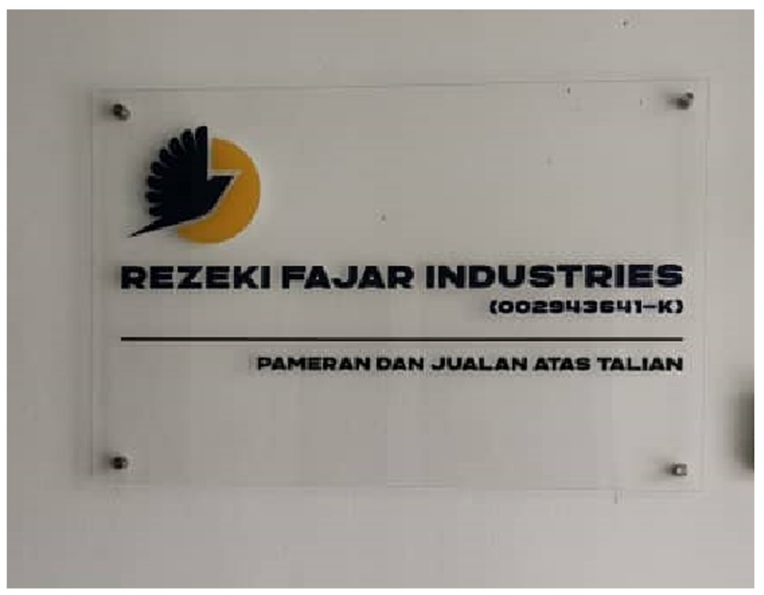PAPAN TANDA JENIS AKRILIK BERLOGO l install acrylic signage logo panel ...