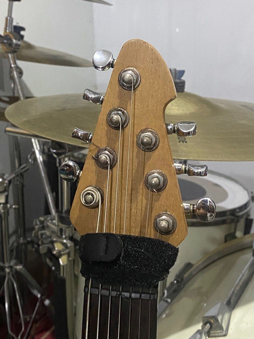 Peavey Predator ST7 7 String Guitar, Hobbies & Toys, Music & Media ...