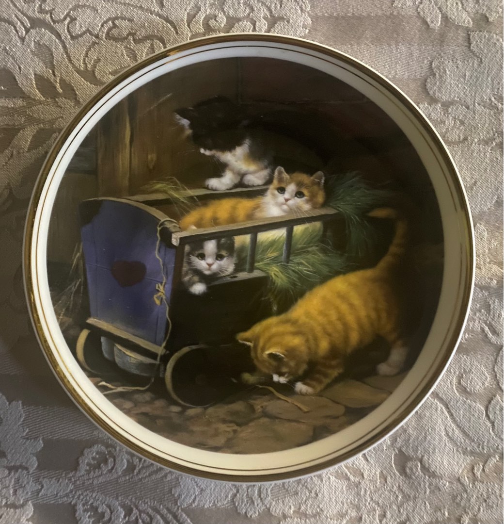 Royal Vale Cat decor plate, Furniture & Home Living, Home Decor, Wall ...