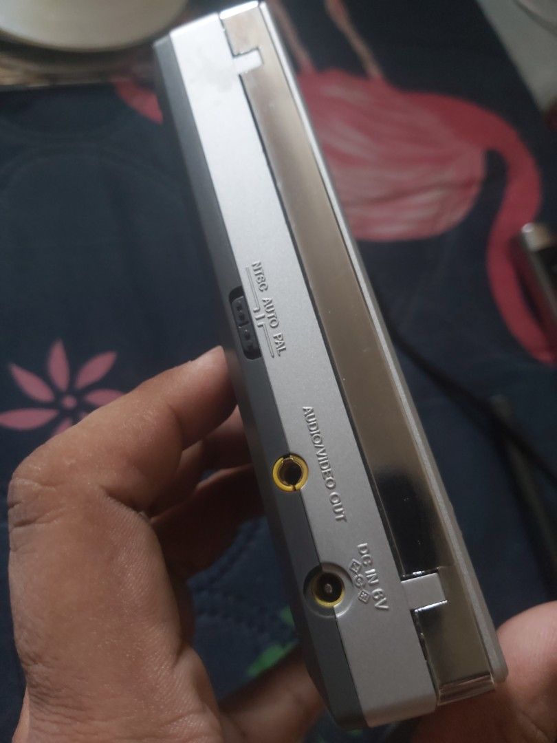 Sony video cd Discman D-V7000, Audio, Portable Music Players on Carousell