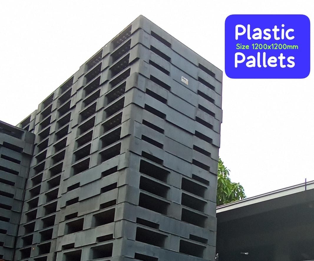 4x4 plastic pallet, Furniture & Home Living, Outdoor Furniture on Carousell