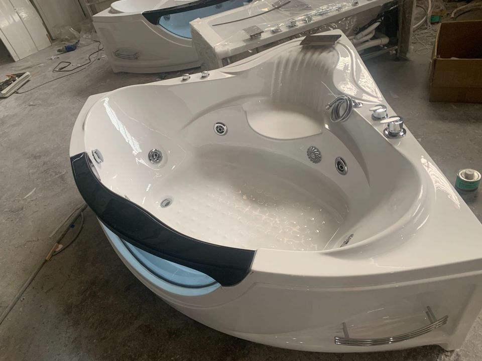 Indoor Bathtub Jacuzzi Model 8903A, Commercial & Industrial ...