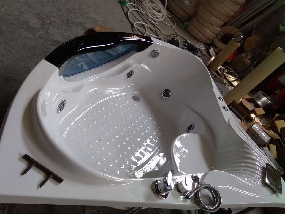 Indoor Bathtub Jacuzzi Model 8903A, Commercial & Industrial ...