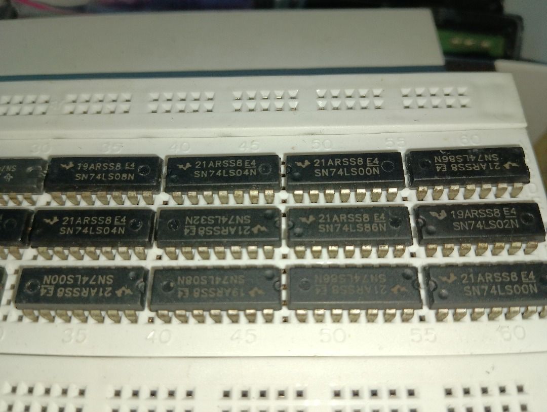 [READ THE DESCRIPTION] Arduino Kit with Assorted IC (AND, NAND, NOR ...